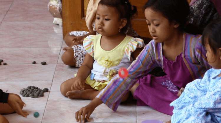 Bola Bekel Adalah - Pengertian, Sejarah, Cara Bermainnya - Fakta.id