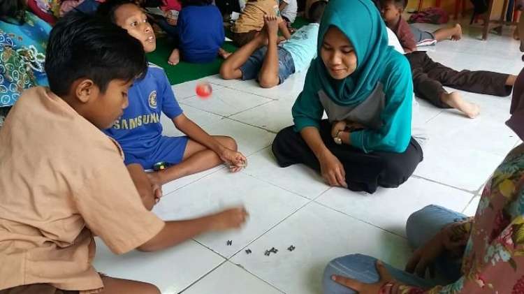 Bola Bekel Adalah - Pengertian, Sejarah, Cara Bermainnya - Fakta.id