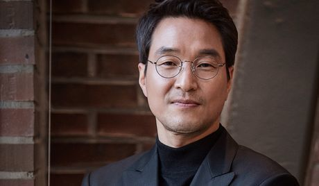 Profil dan 8 Fakta Han Suk Kyu, Pemeran Guru Kim di Drakor 'Dr ...